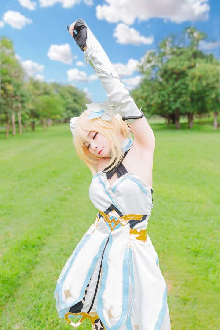 The mysterious traveler: Lumine Cosplay | Genshin Impact | HoYoLAB